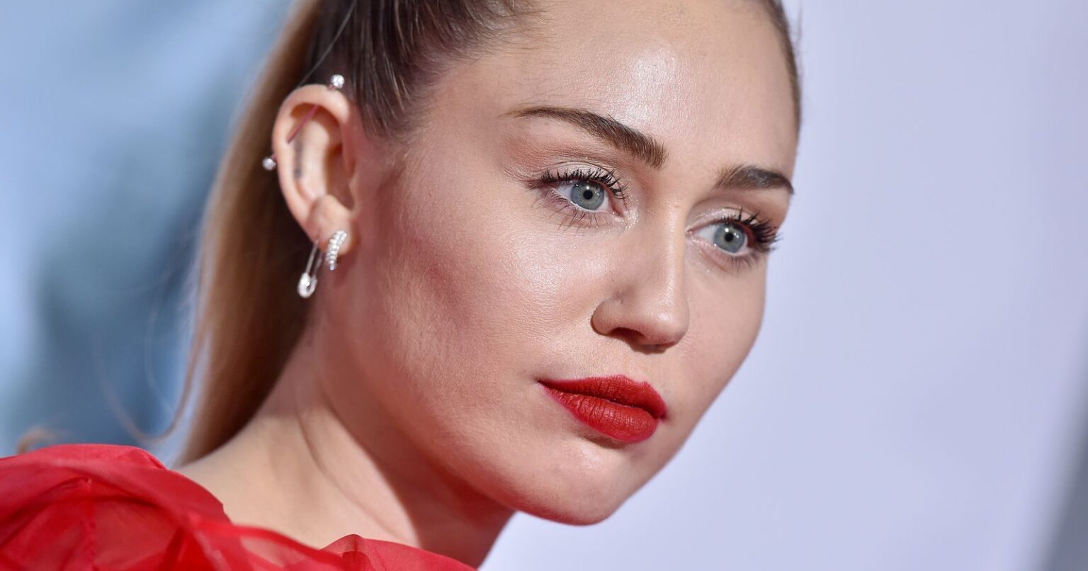 Blepharoplasty on Miley Cyrus – Expert Analysis and Key Facts